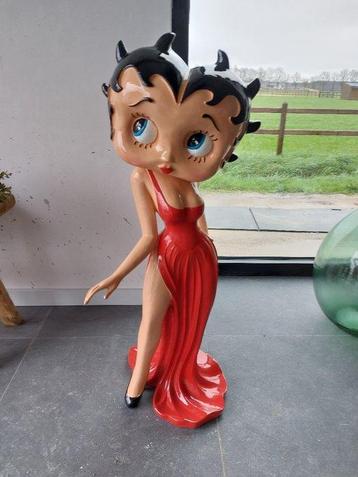 ② Beeld, 95 cm high beautiful statue Betty Boop red dress - 95 — Kunst | Designobjecten — 2dehands