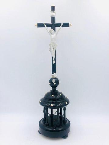 ② Crucifix - Been, Hout, Porselein - 1850-1900 — Art | Art non ...