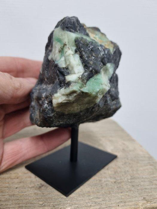 ② HQ Emerald in Basalt - on luxury steel stand - Hoogte: 125 — Minéraux ...